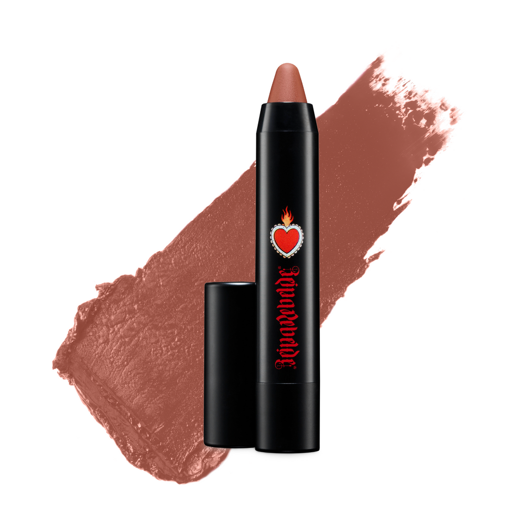Reina Rebelde: Award-Winning Makeup for Lips, Eyes, Contouring & More